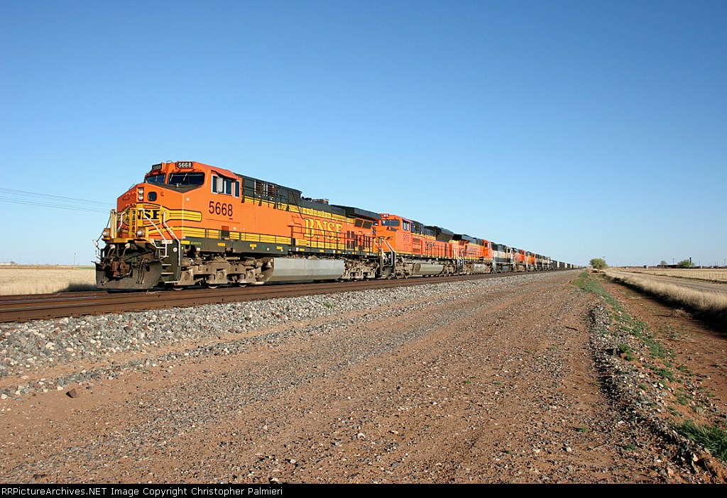 BNSF 5668